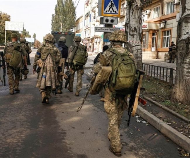 Russia-Ukraine War: डोनेट्स्क में मेयर कार्यालय पर राकेट हमला, कई भवन ... Russia-Ukraine War: डोनेट्स्क में मेयर कार्यालय पर राकेट हमला, कई भवन ...